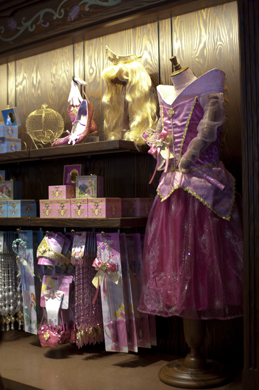 Review and Photo Tour of Disneyland’s New Fantasy Faire | TouringPlans ...