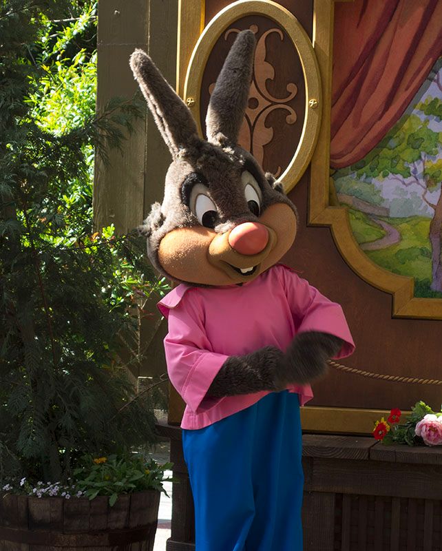 Photos: Disneyland’s Springtime Roundup Brings Easter Bunny and More to ...