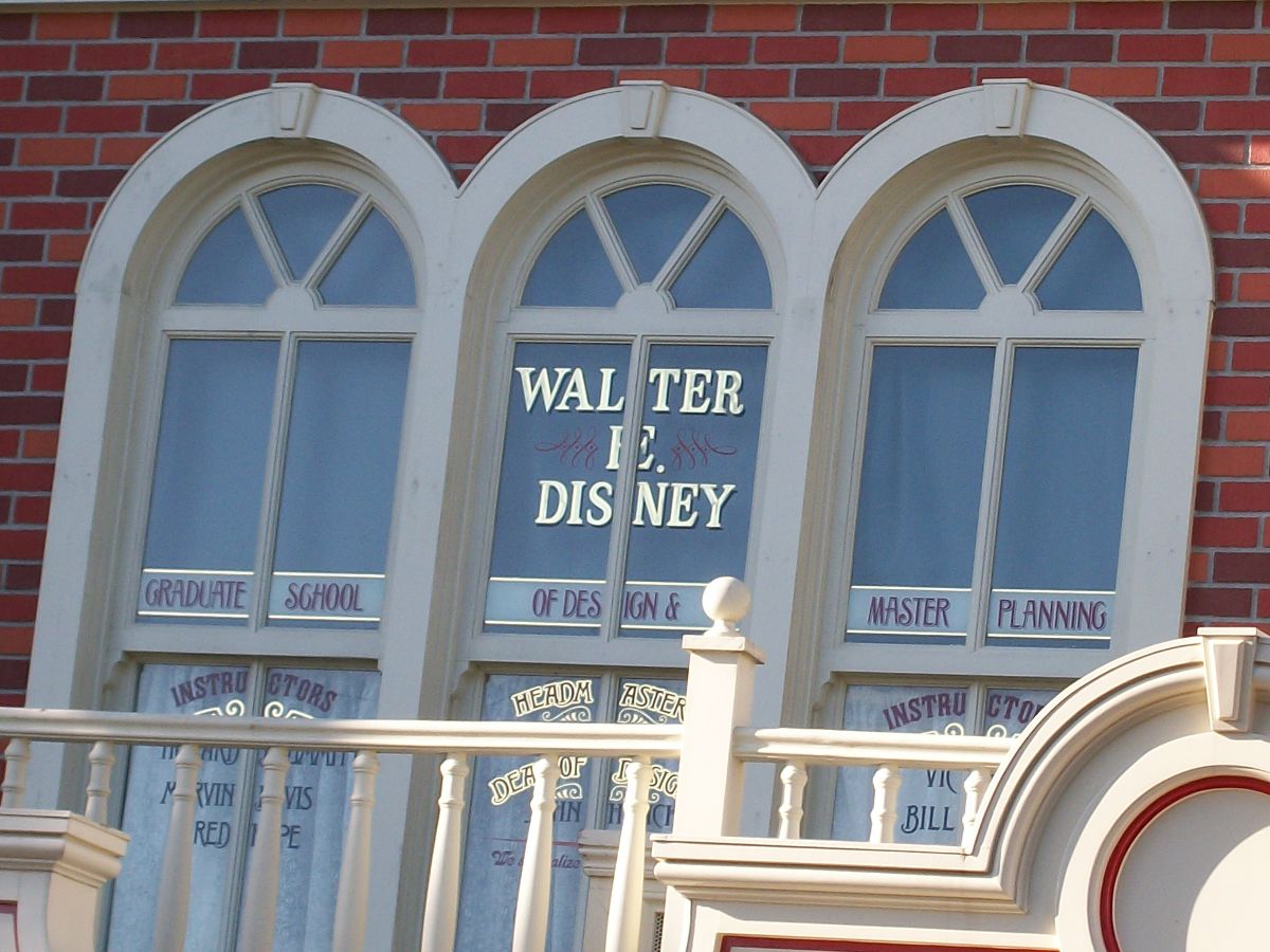 The SATURDAY SIX Looks at the Universal Studios Florida WINDOWS ...