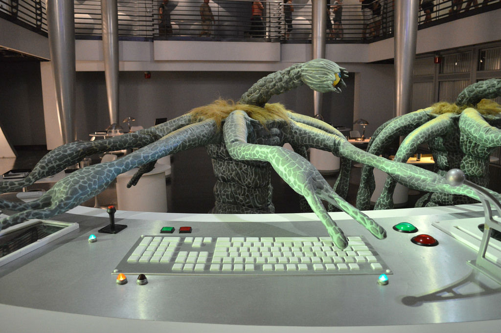 SATURDAY SIX: 6 Reasons We Love Universal’s MEN IN BLACK: ALIEN ATTACK ...