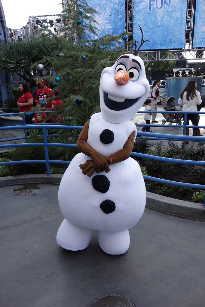 Pictures: Olaf Meet and Greet Premieres at Disney California Adventure ...