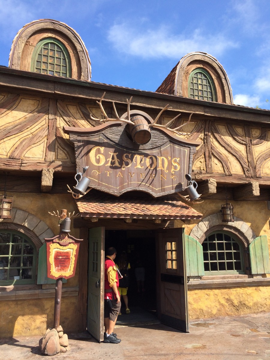 REVIEW – Gaston’s Tavern Cinnamon Rolls Are Roughly the Size of a Barge ...
