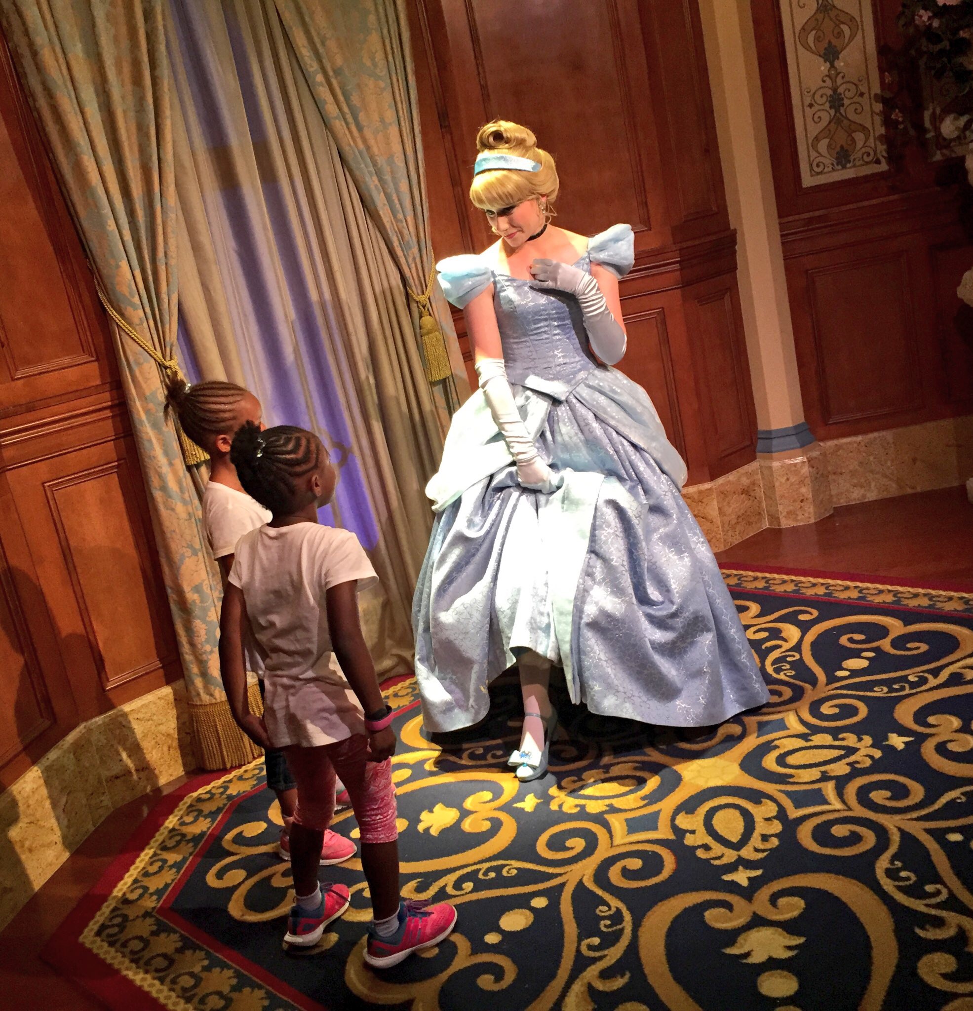 A Closer Look at Disney World’s New Anna and Elsa Meet and Greet ...