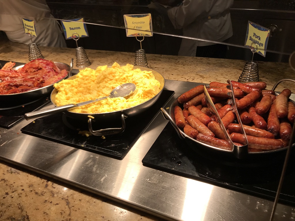 Review of Breakfast at Goofy’s Kitchen in Disneyland Hotel ...