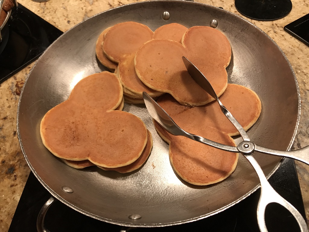 Review of Breakfast at Goofy’s Kitchen in Disneyland Hotel ...
