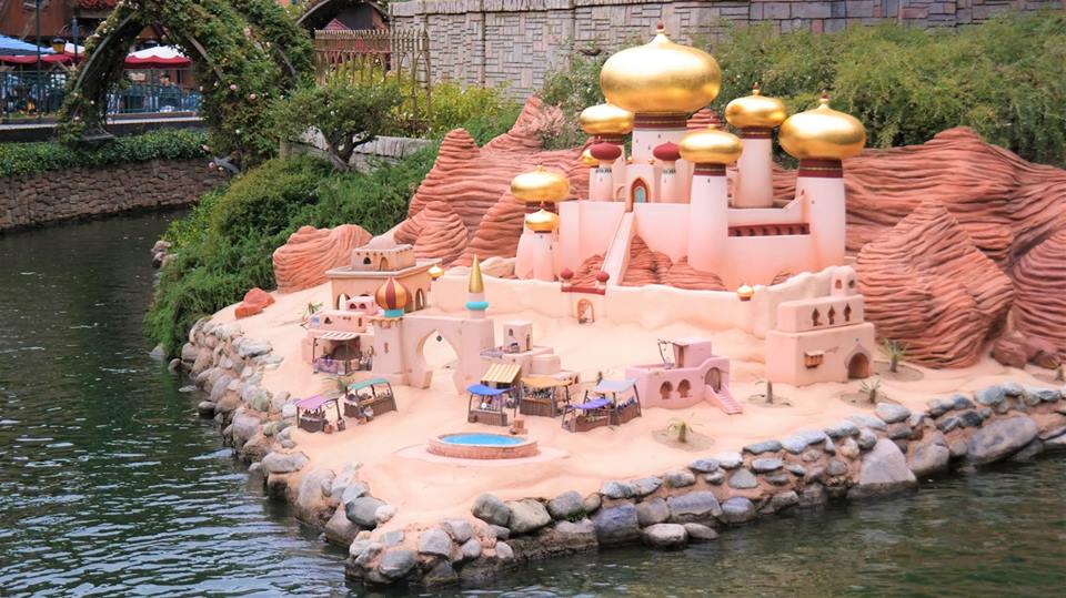 SATURDAY SIX: 6 Attractions You Can ONLY Experience at DISNEYLAND ...