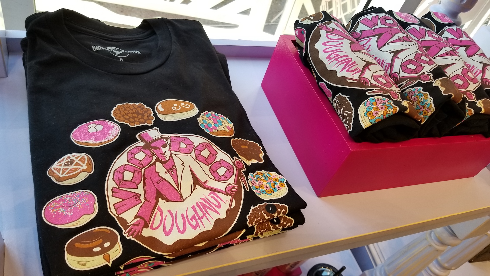 SATURDAY SIX: 6 Reasons We Love VOODOO DOUGHNUT at Universal CityWalk ...