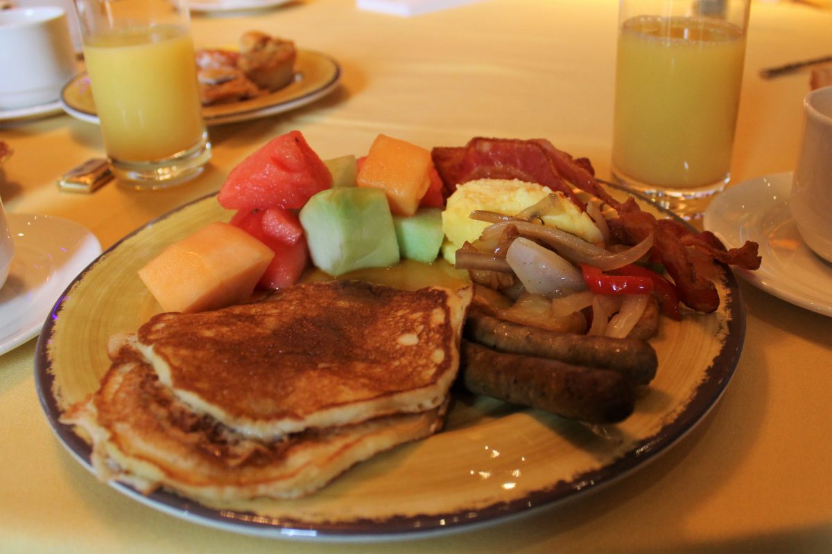 Universal Dining: Despicable Me Character Breakfast at Loews Royal ...