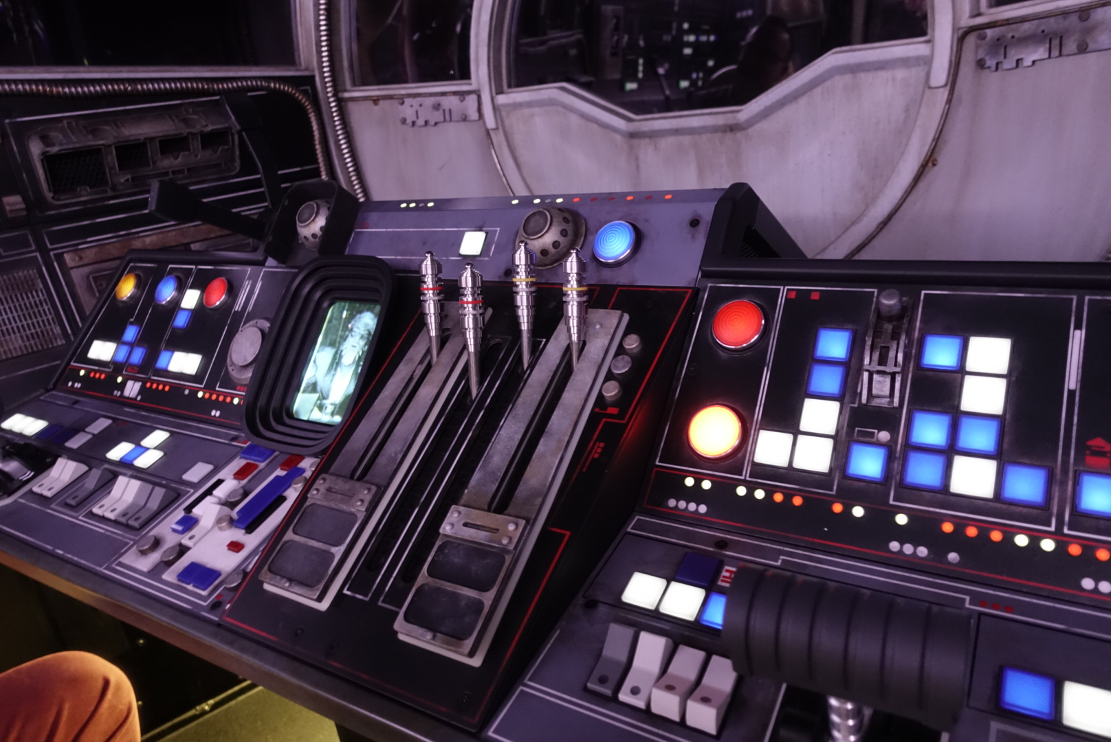 Photos and First Impressions of the Millennium Falcon Ride in Galaxy’s ...