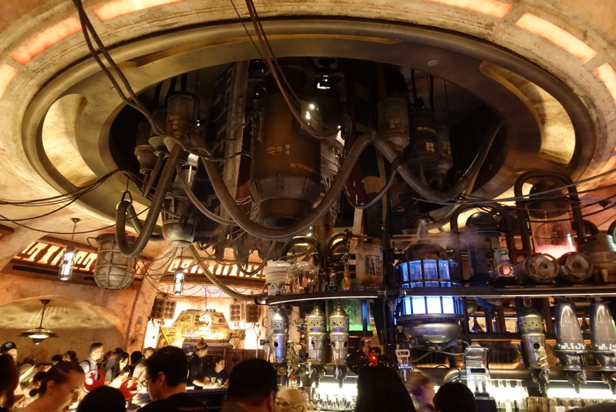 PHOTOS: Oga’s Cantina at Galaxy’s Edge | TouringPlans.com Blog
