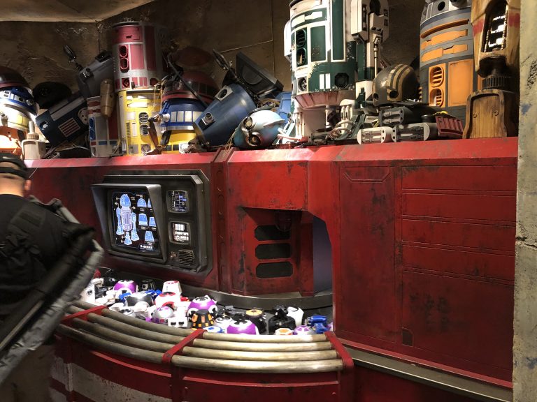 Video Review of DJ Rex, the Star Wars Galaxy’s Edge Droid Toy ...