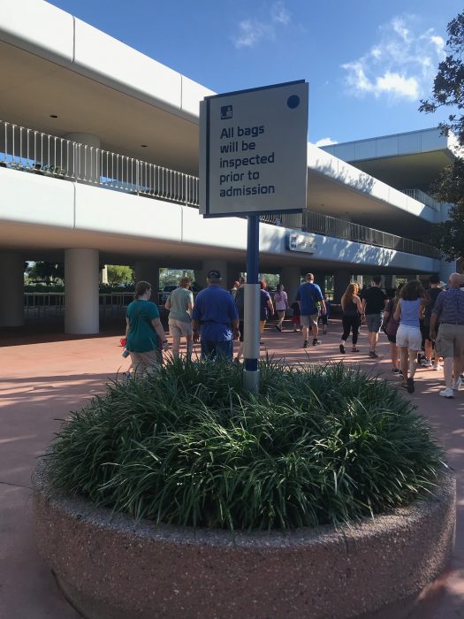 Entering the WDW Parks Without a Bag – Is it Realistic? | TouringPlans ...