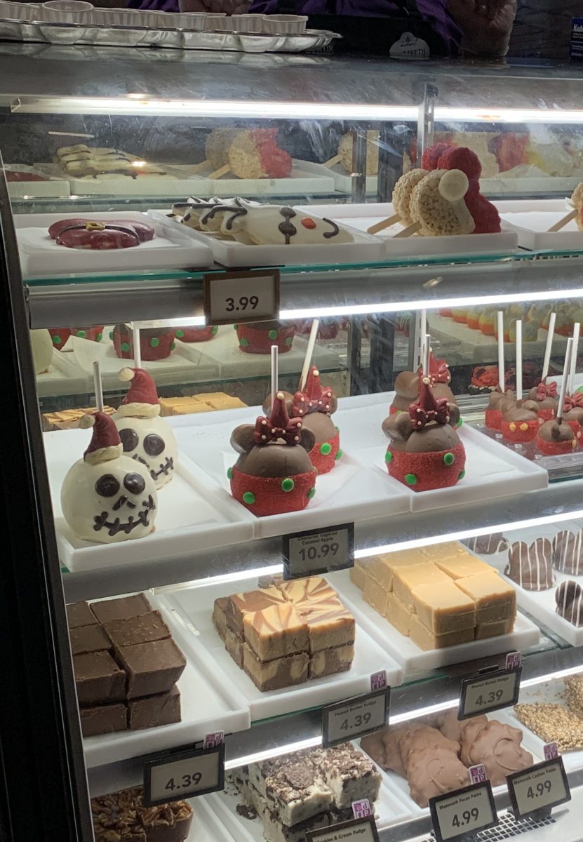 Winter Holiday Treats Now Appearing in Disney World Bakery Cases ...