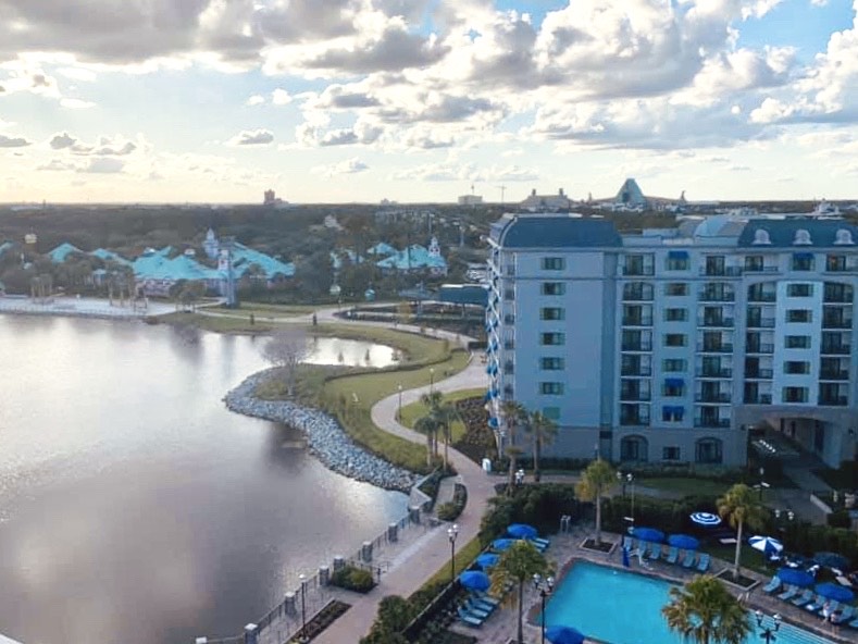 PHOTOS: Take a Look Inside a One Bedroom Villa at Disney’s Riviera ...