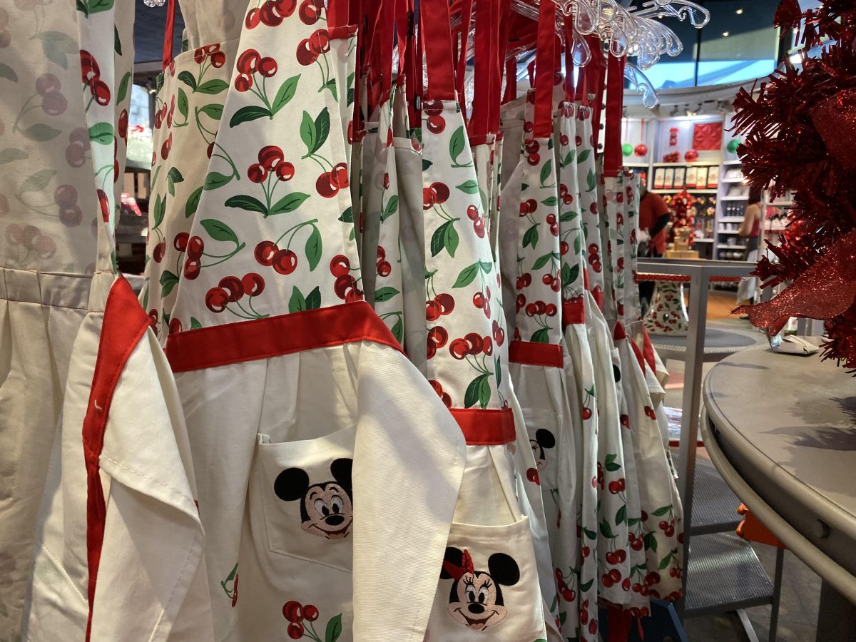 New Retro Mickey and Minnie Kitchen Collection is Sweet as Can Be ...