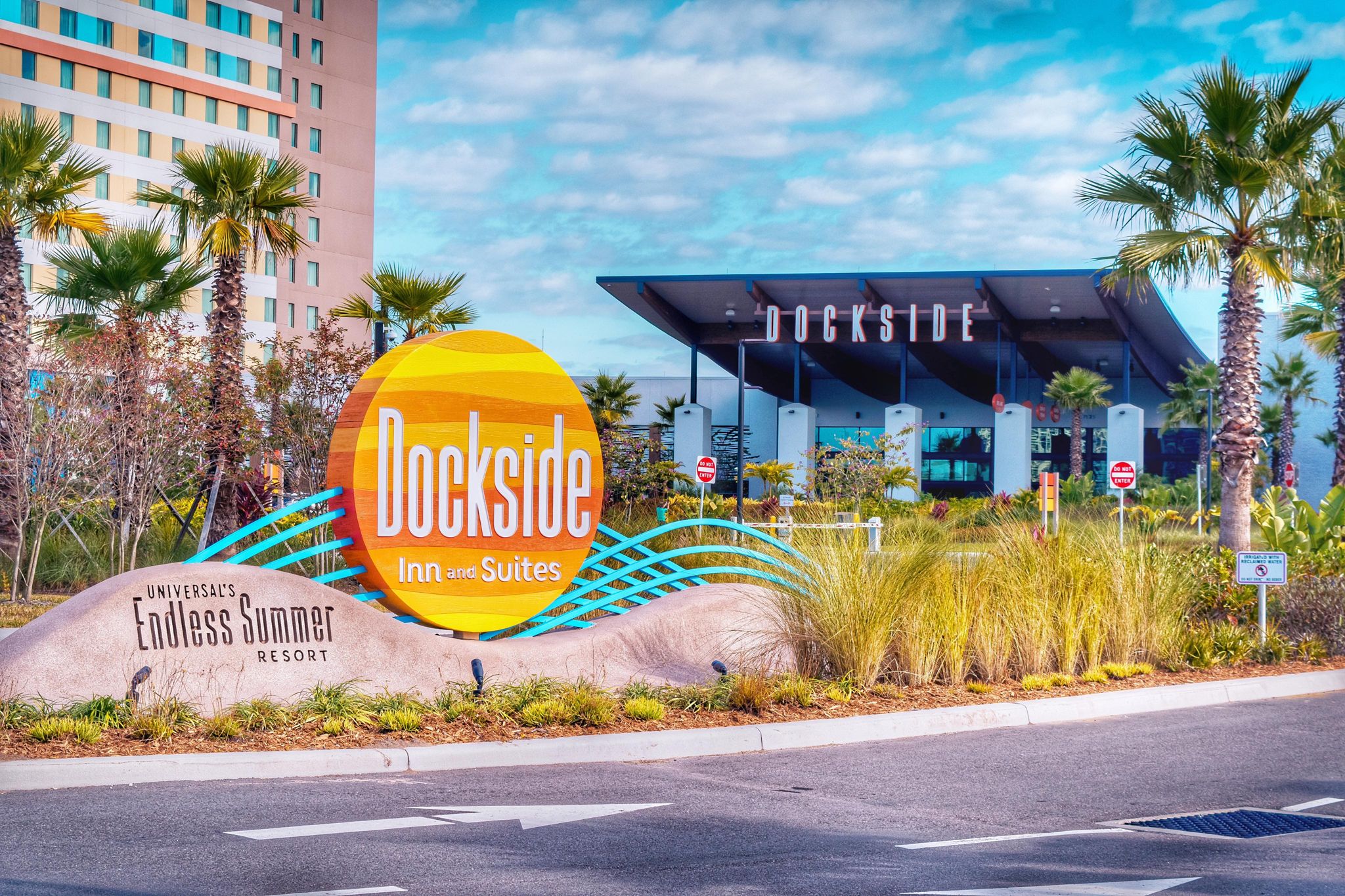 SATURDAY SIX: 6 Reasons We Love Universal’s DOCKSIDE INN & SUITES ...