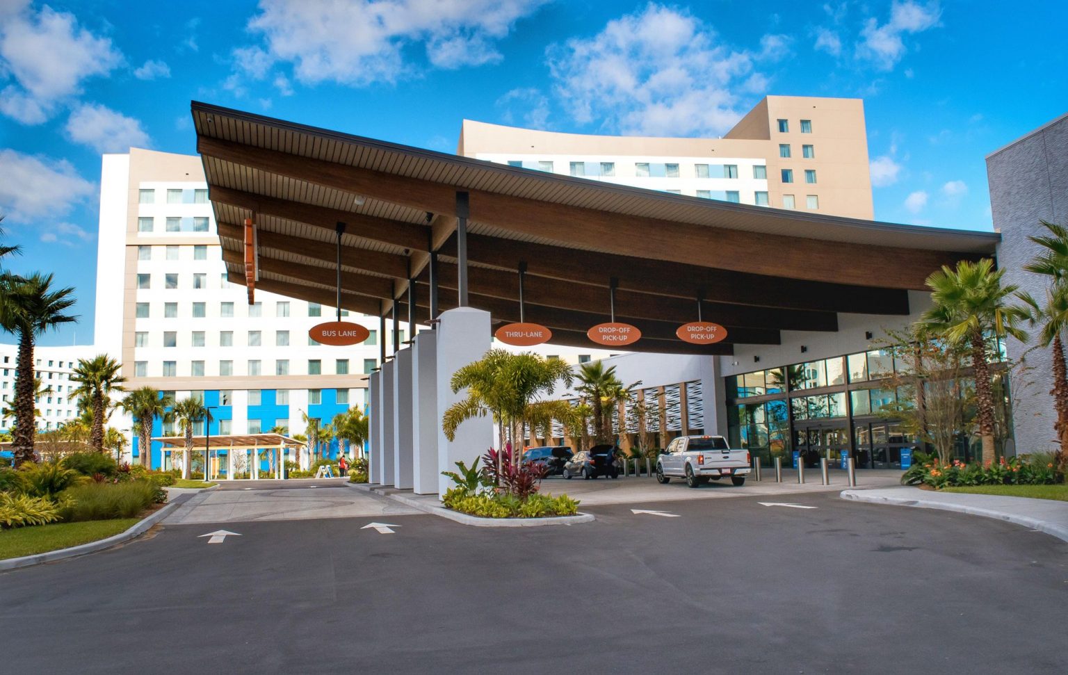 SATURDAY SIX: 6 Reasons We Love Universal’s DOCKSIDE INN & SUITES ...