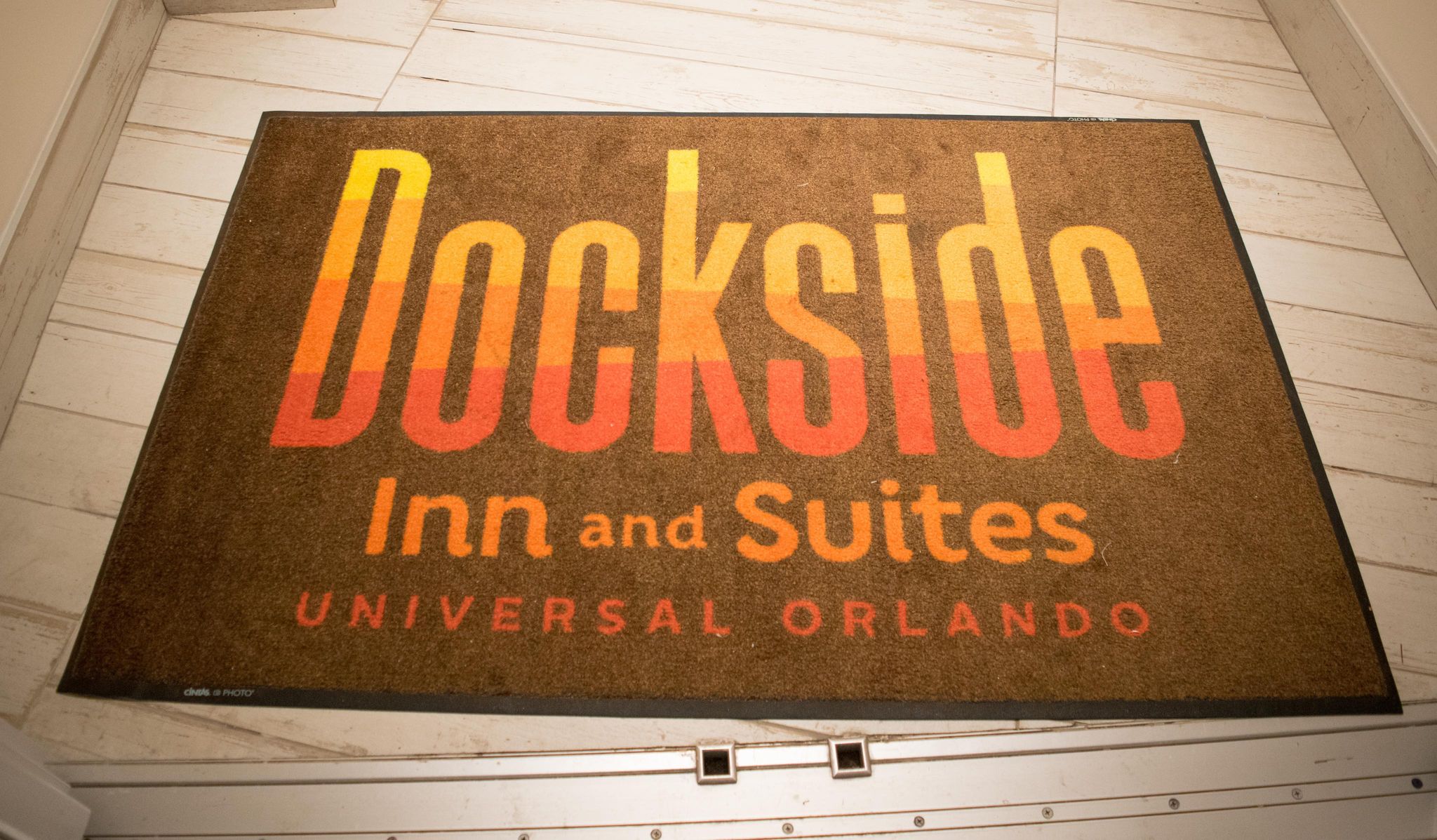 SATURDAY SIX: 6 Reasons We Love Universal’s DOCKSIDE INN & SUITES ...
