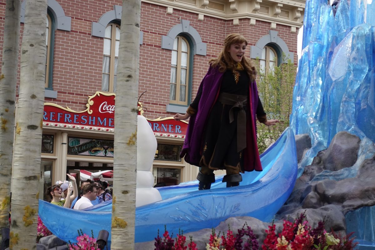 Pictures and Video: Magic Happens Parade Debuts At Disneyland ...