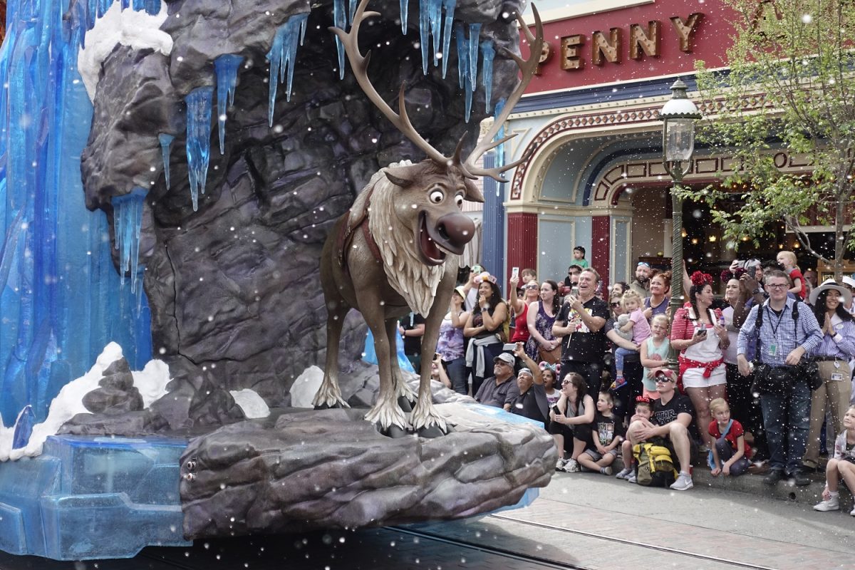 Pictures and Video: Magic Happens Parade Debuts At Disneyland ...