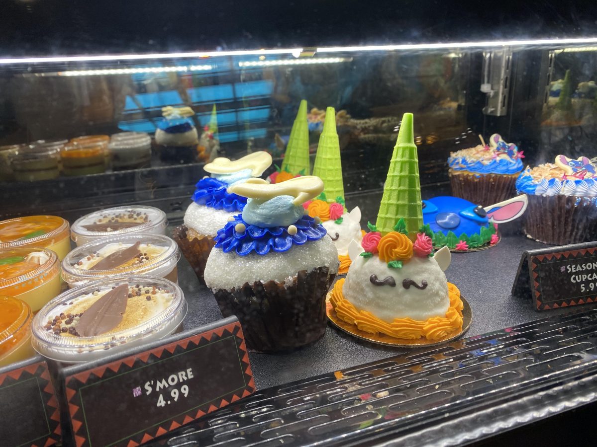 REVIEW: New Cinderella Anniversary Cupcakes and Sweets | TouringPlans ...
