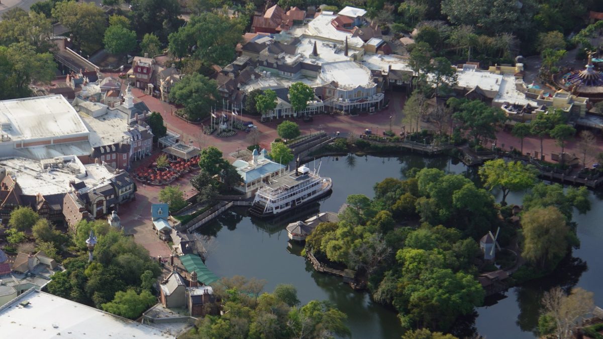 The SATURDAY SIX Looks at the EMPTY THEME PARKS at Universal and Walt ...