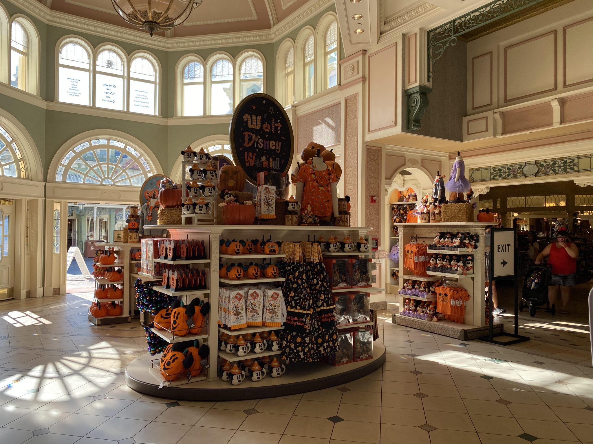 Then and Now: 50 Years of Magic Kingdom’s Main Street, U.S.A ...