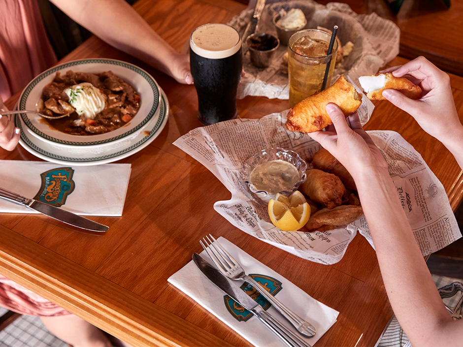 Getting to Know Universal – Finnegan’s Bar & Grill - Disney by Mark
