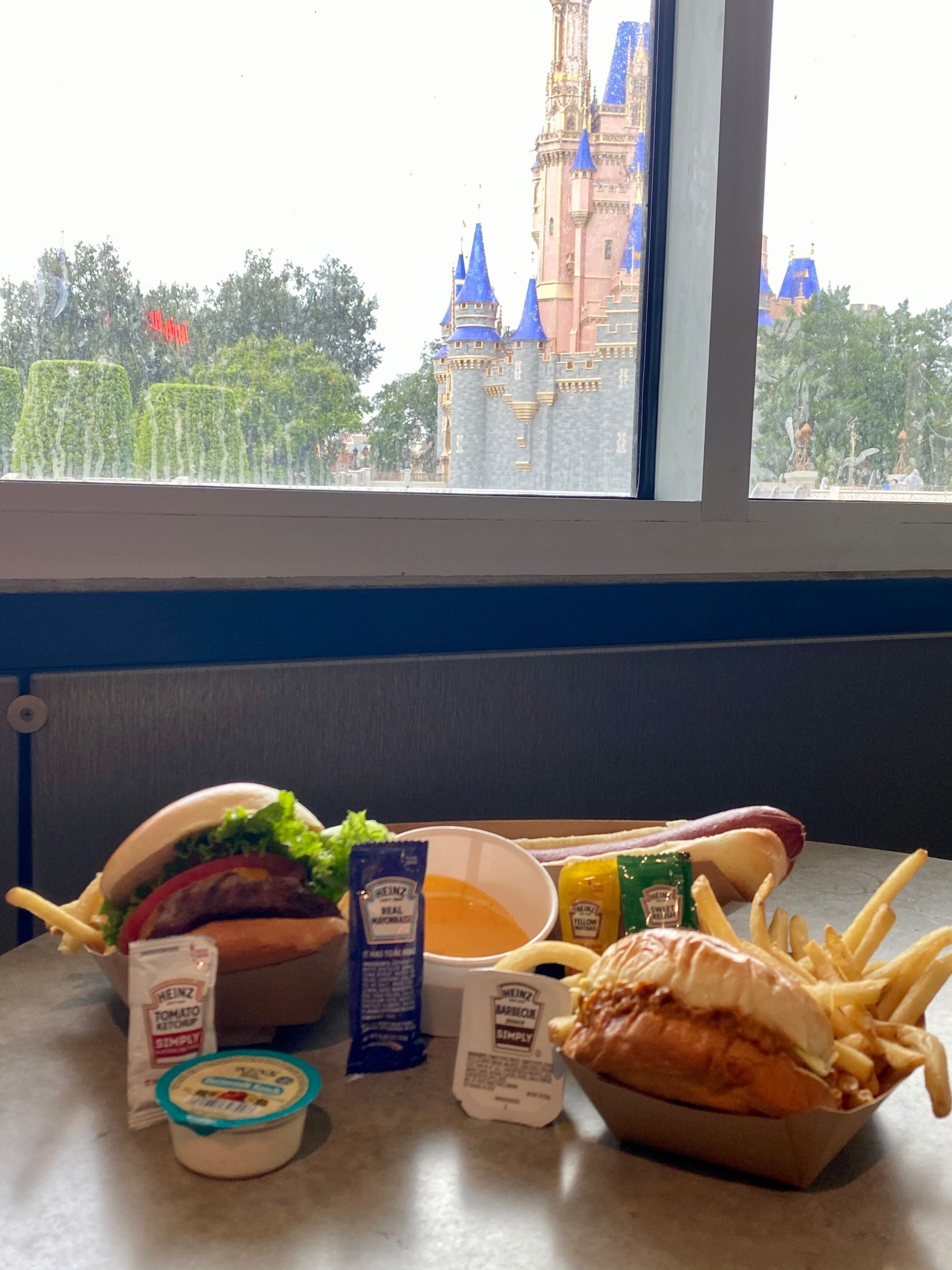 REVIEW: Cosmic Ray’s Starlight Cafe Offers A Galaxy of Casual Fare ...