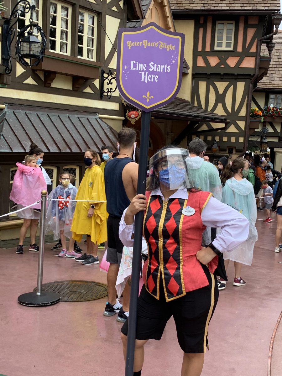 Disney in a Minute: What is a Standby Line? - Disney by Mark