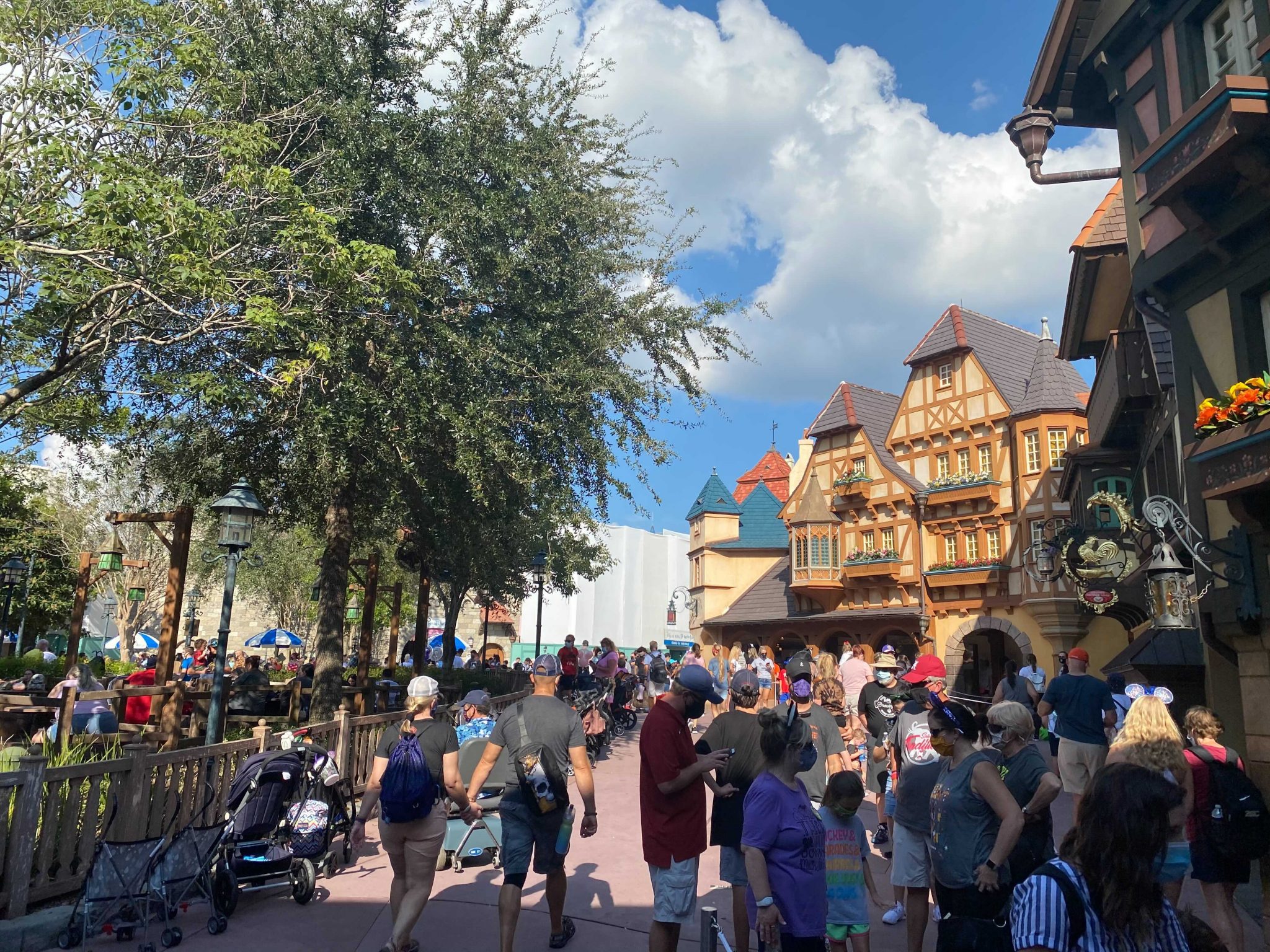 Extended Queues Are Taking Over Some of the Walkways at Walt Disney ...