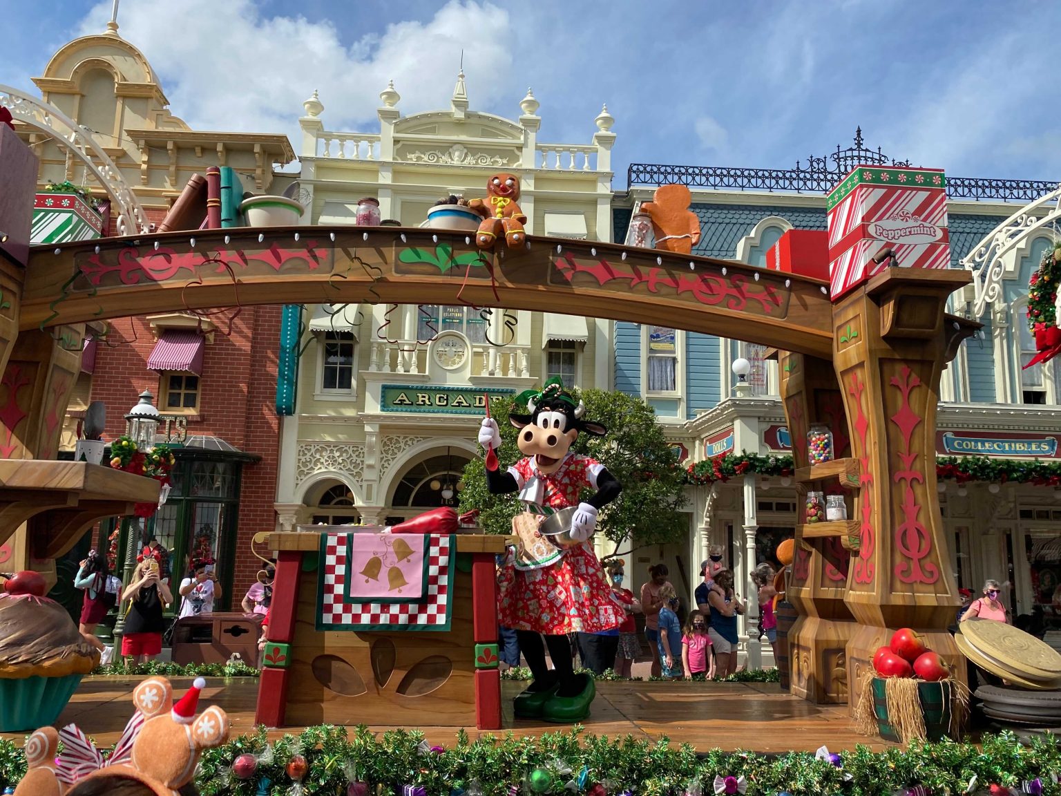 Five Reasons We Love the Christmas Character Cavalcades at Magic ...