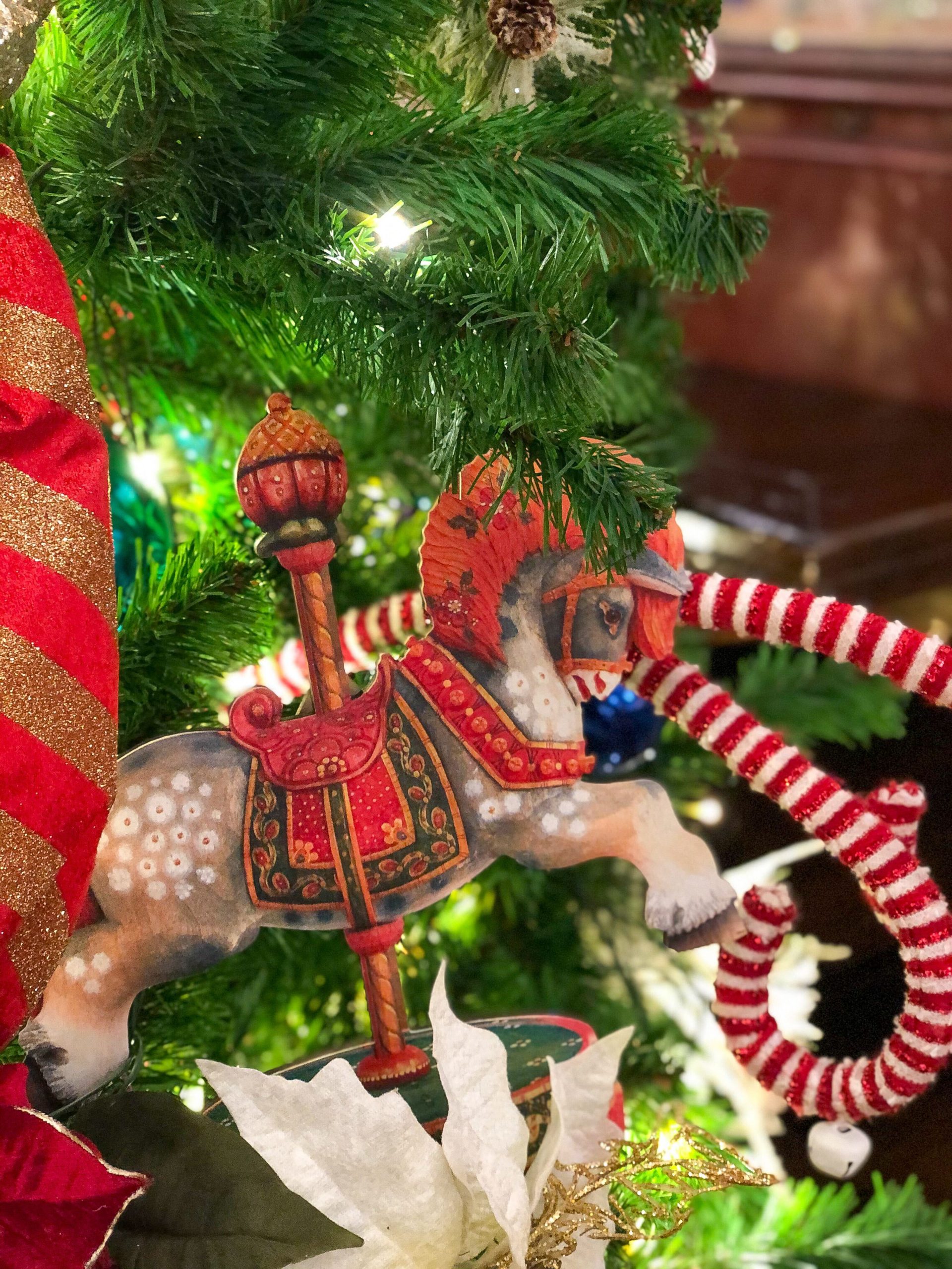 PHOTOS – Beautiful Holiday Decorations Arrive at Disney’s Boardwalk ...