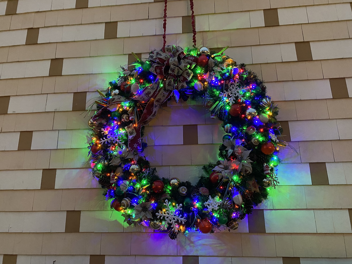 What to Expect When Holiday Shopping at Disney Springs - Disney by Mark