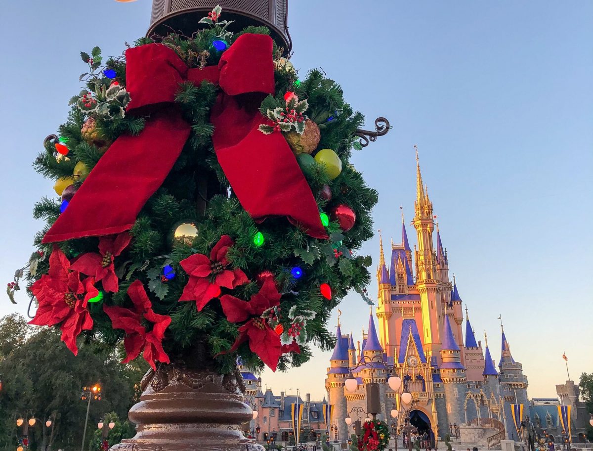 PHOTOS – Holiday Decorations and Christmas Tree Arrive at Magic Kingdom ...
