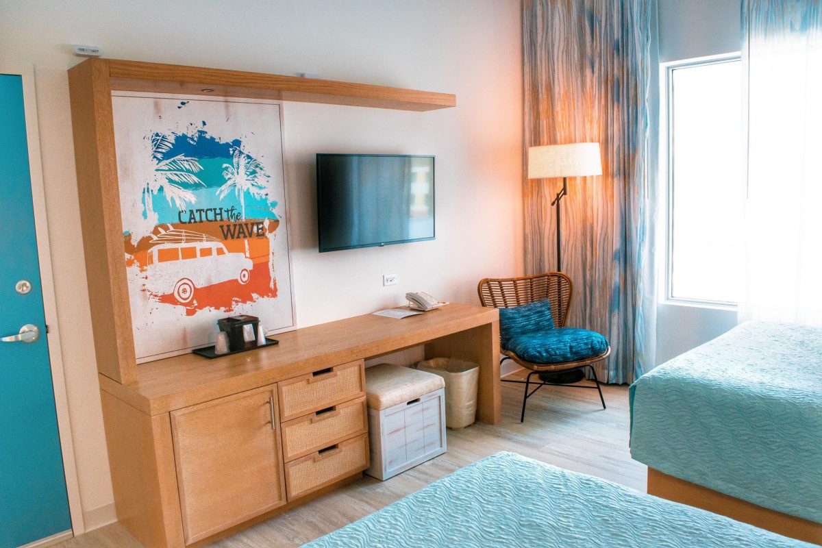 SATURDAY SIX: 6 Reasons We Love Universal’s DOCKSIDE INN & SUITES ...