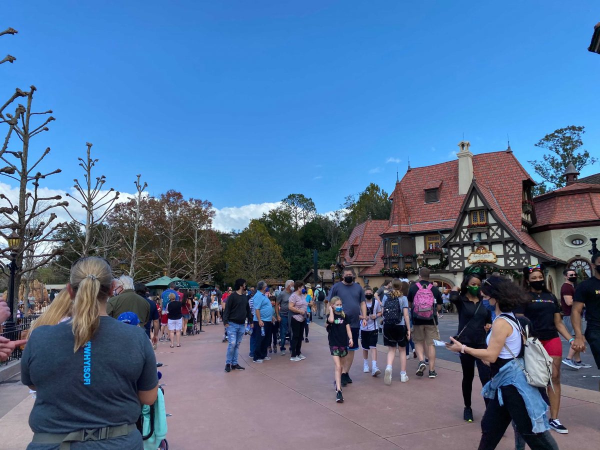 PHOTOS – Take a Look at the Crowds at Walt Disney World Today (and ...