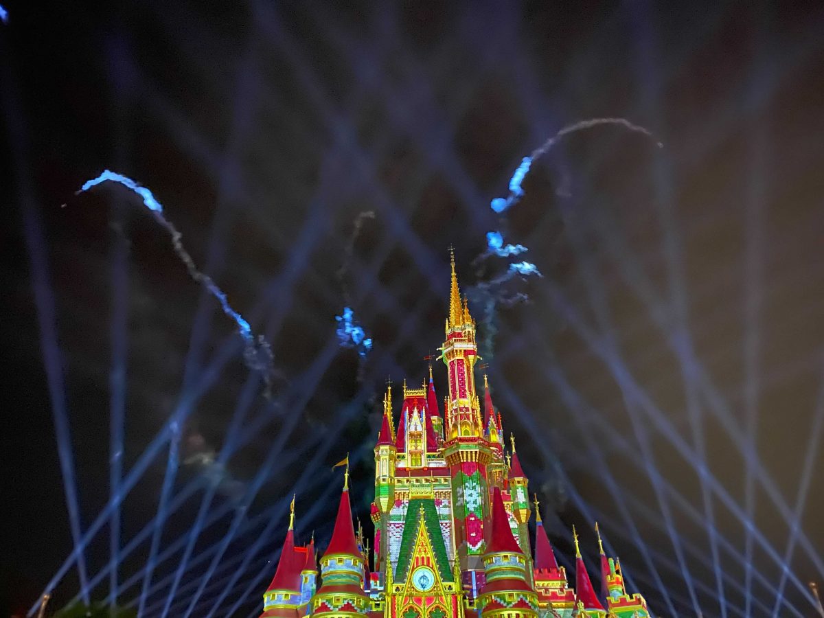 Magic Kingdom Castle Holiday Projections Are Simply Dreamy ...