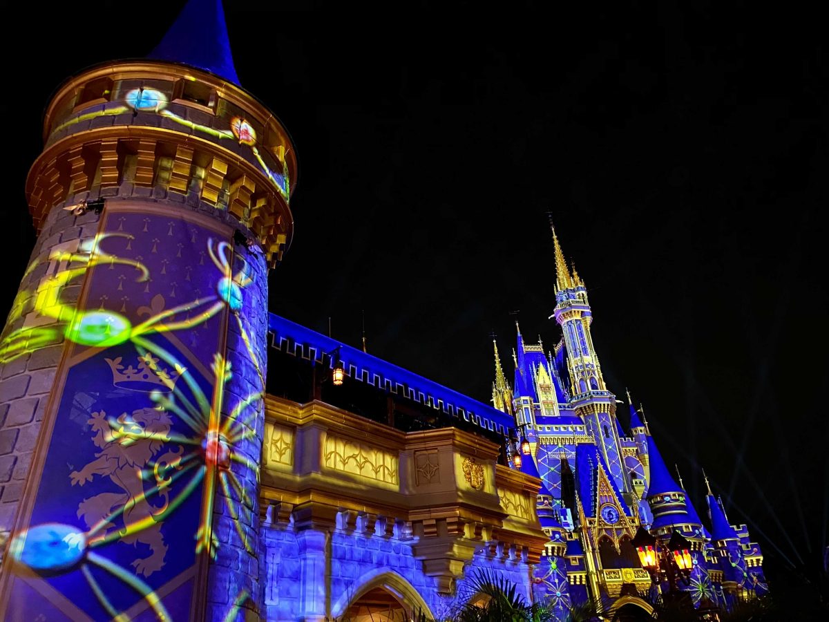 Magic Kingdom Castle Holiday Projections Are Simply Dreamy ...