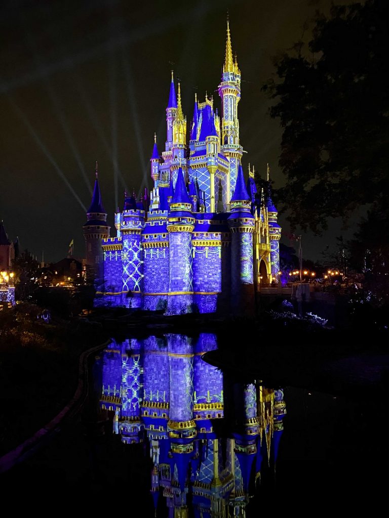 Magic Kingdom Castle Holiday Projections Are Simply Dreamy ...