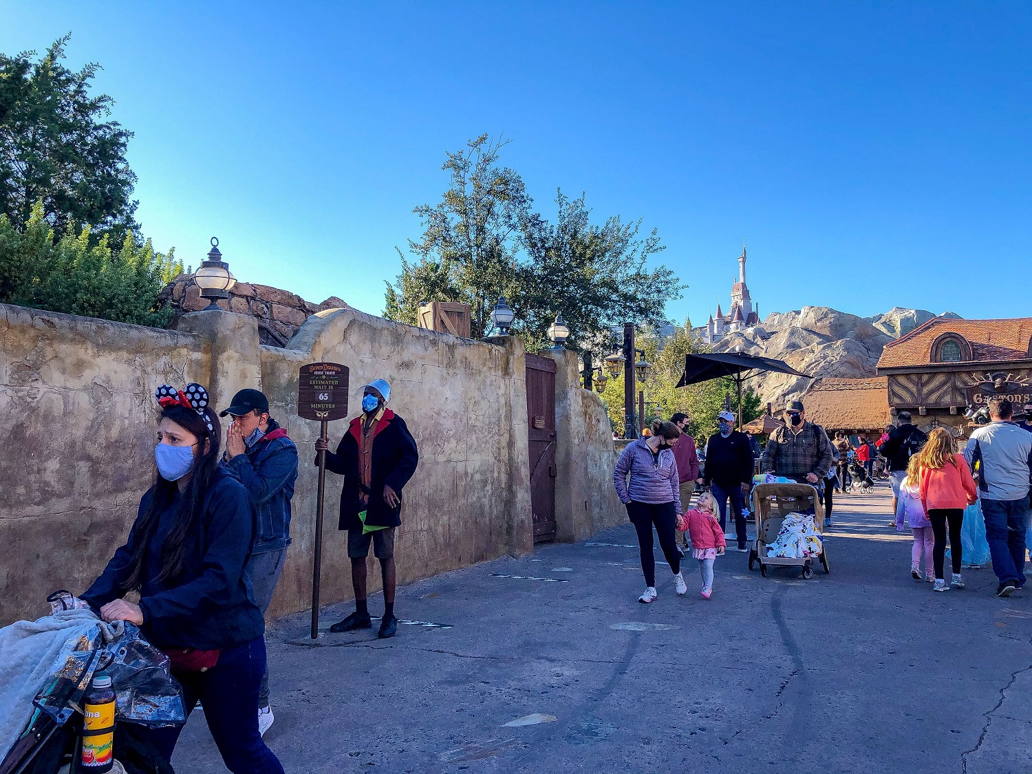 How COVID-19 Precautions Are Affecting Magic Kingdom Wait Times ...