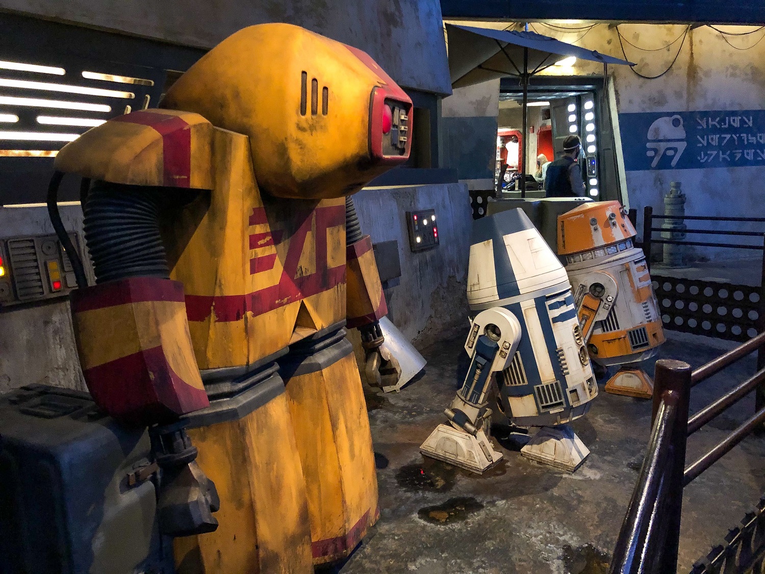 Can You Ship Your Custom-Made Droid Back Home? | TouringPlans.com Blog