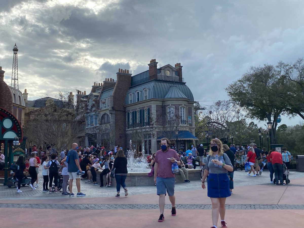 PHOTOS – Park Hopping at Animal Kingdom and EPCOT on a Busy Holiday ...