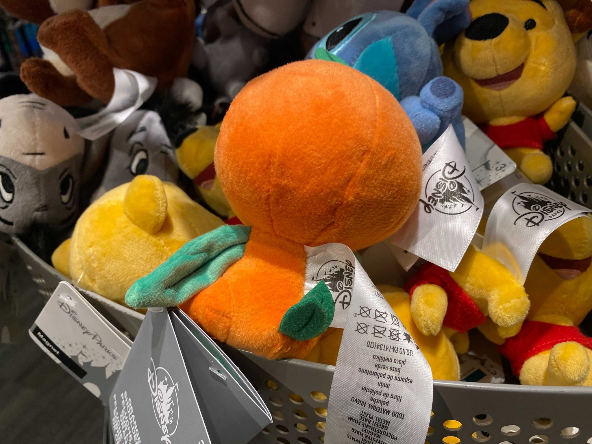 Orange Bird Shoulder Pet Brings a Ray of Sunshine | TouringPlans.com Blog