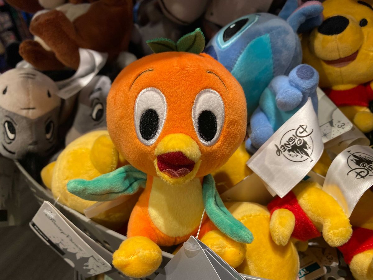 Orange Bird Shoulder Pet Brings a Ray of Sunshine | TouringPlans.com Blog