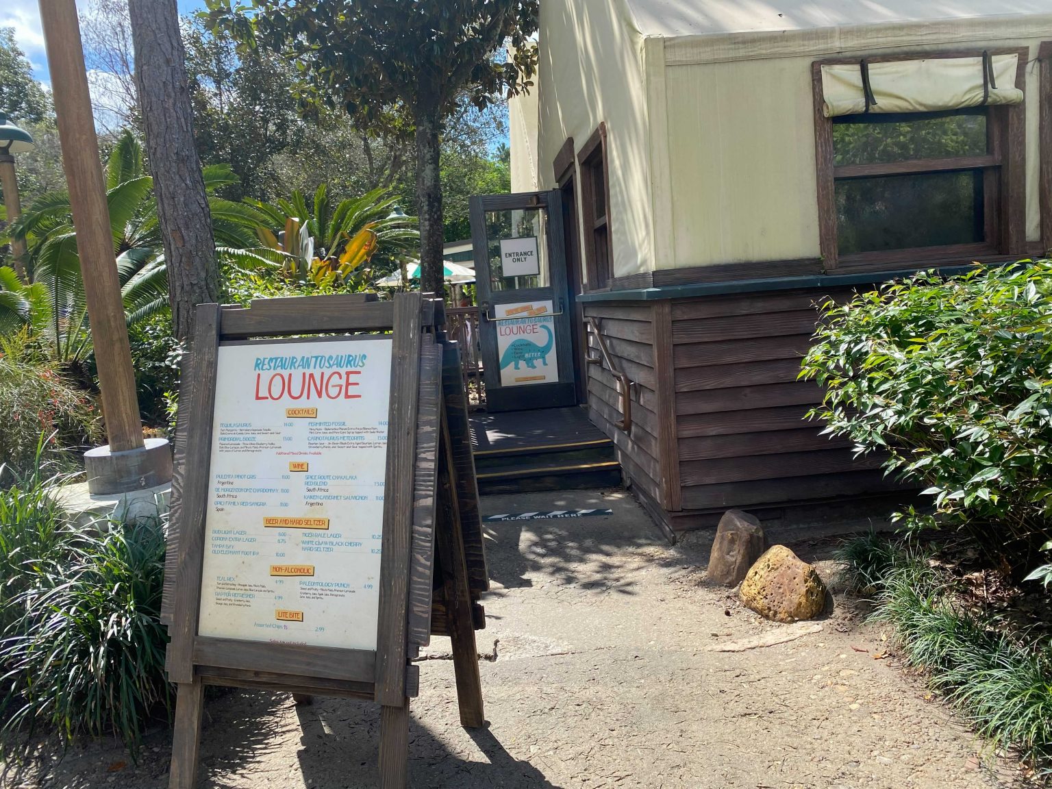 Restaurantosaurus Lounge Has Passholder Exclusive Drinks, But It’s ...