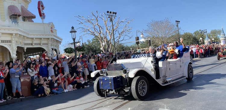 A Look Back at Last Year’s Super Bowl Parade at WDW | TouringPlans.com Blog