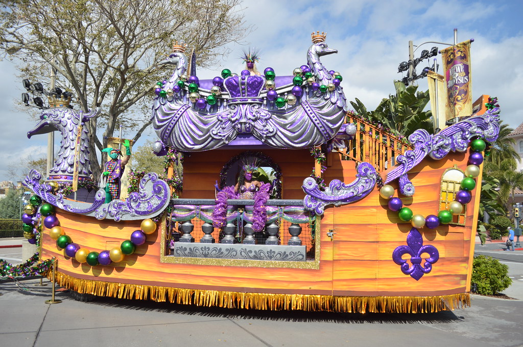 The SATURDAY SIX Looks at the Universal Studios Florida WINDOWS ...