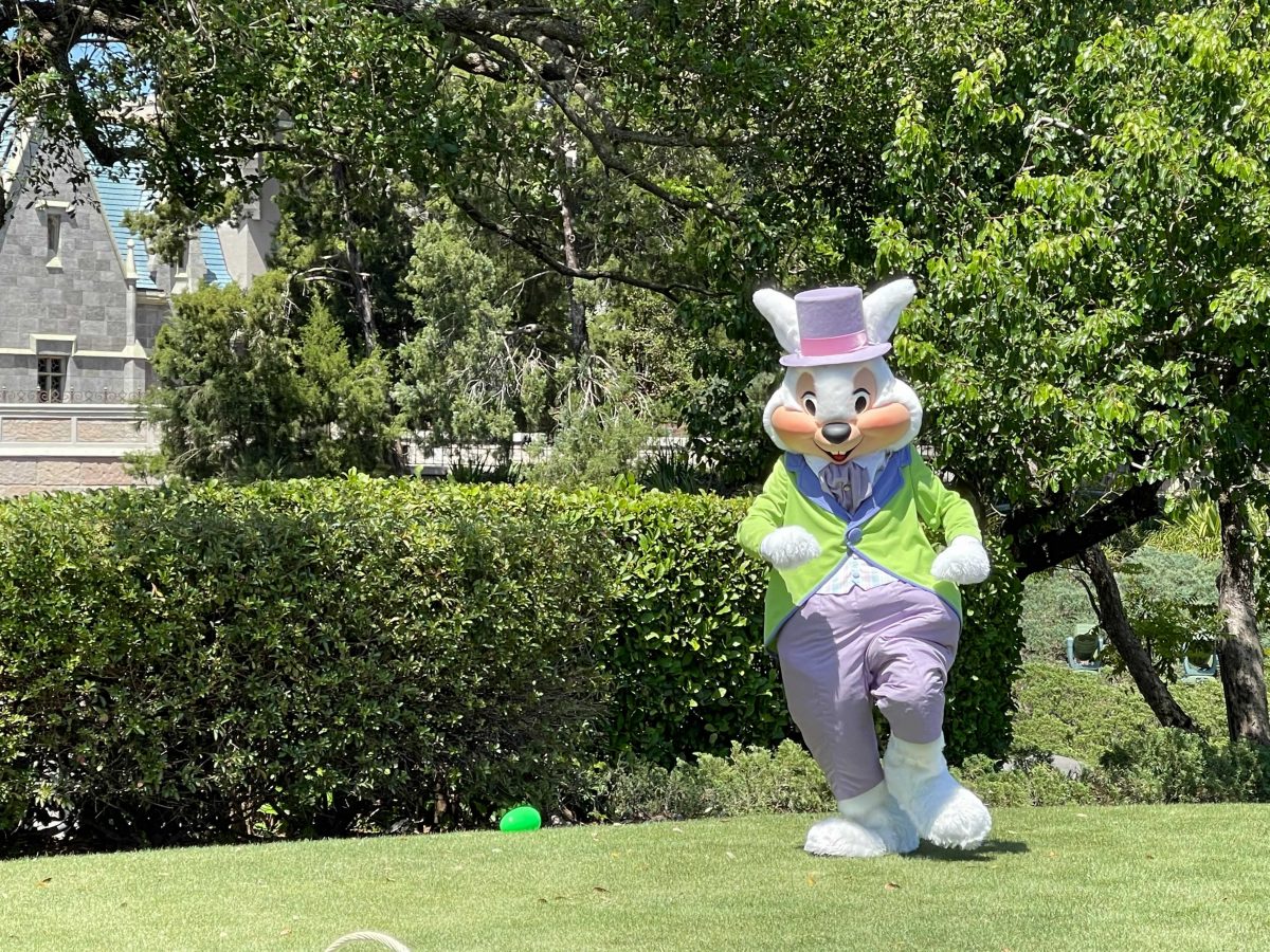 PHOTOS – The Easter Bunny Arrives at Magic Kingdom as Easter Crowds ...