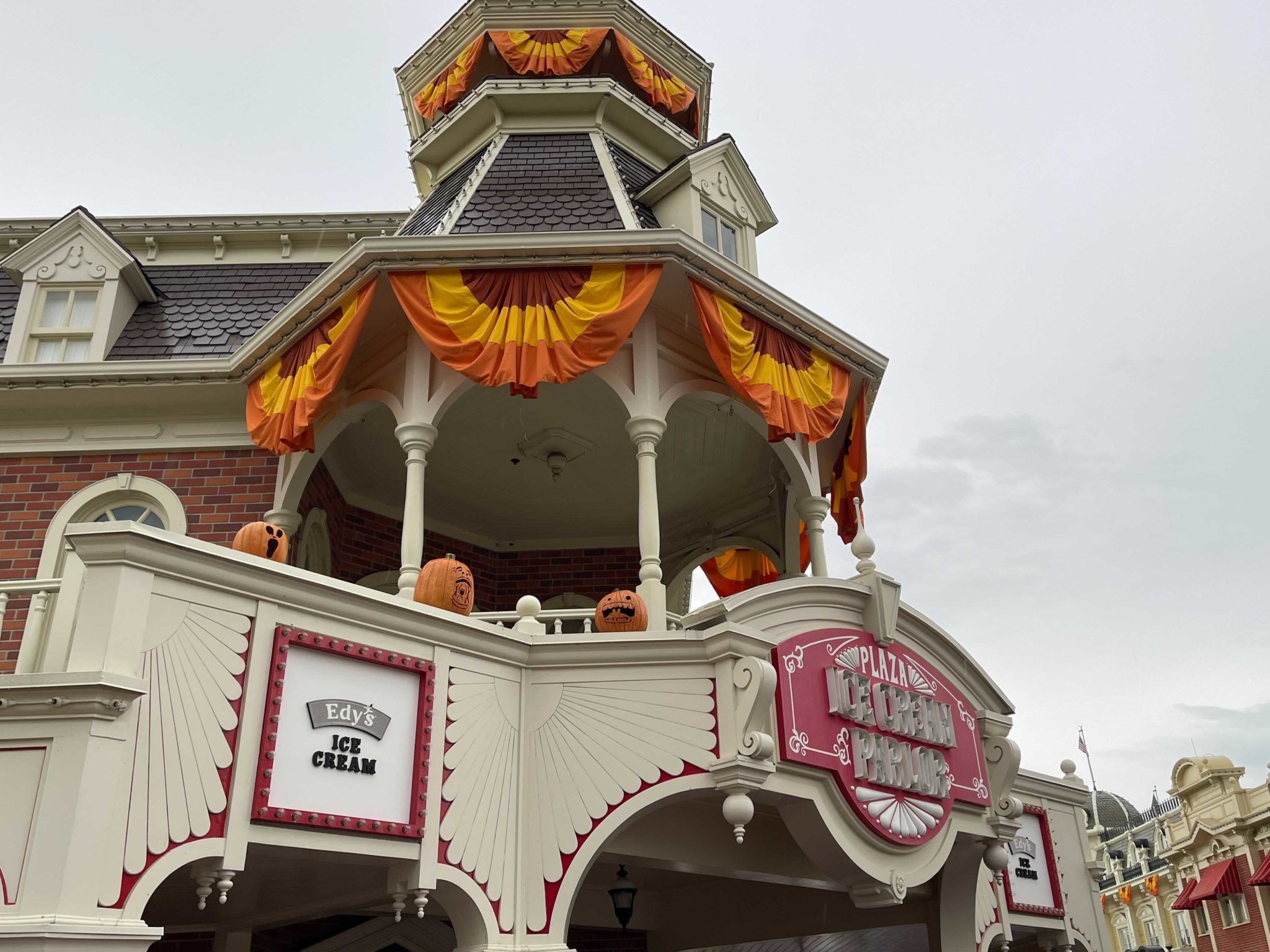 Fall Comes to Magic Kingdom | TouringPlans.com Blog